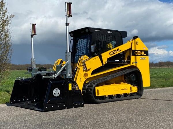 De krachtige Gehl RT215 met de AP powerblade leveller